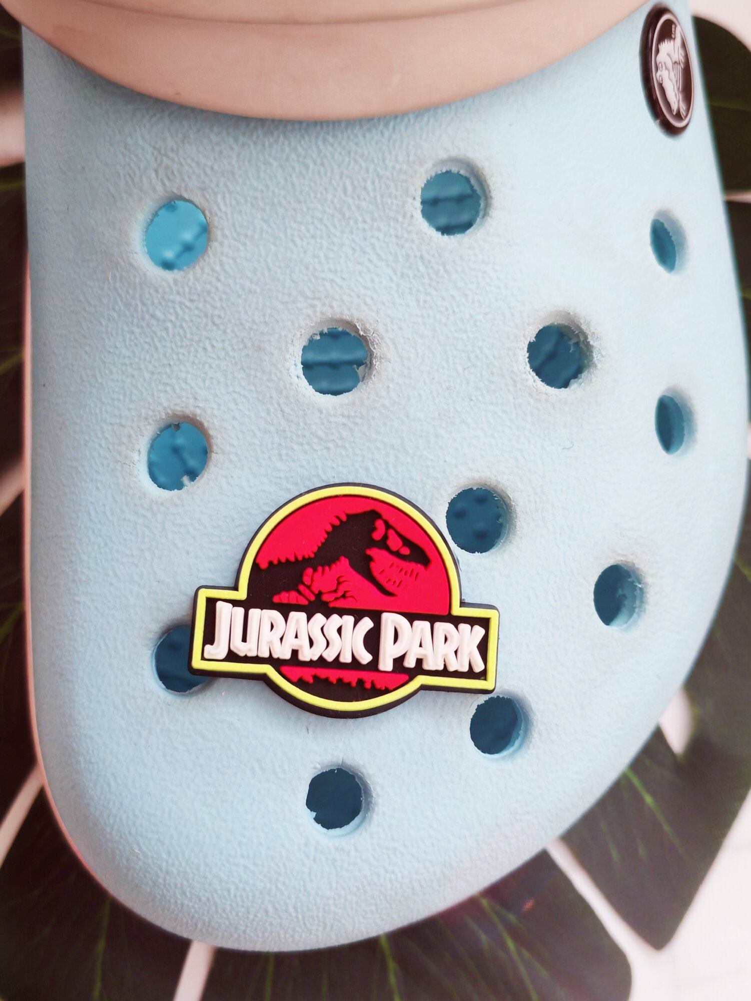 Джибитс на crocs Динозавр Jurassic Park