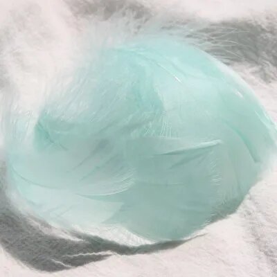 Бирюзовые перья декоративные, 100 шт, 4-8 см