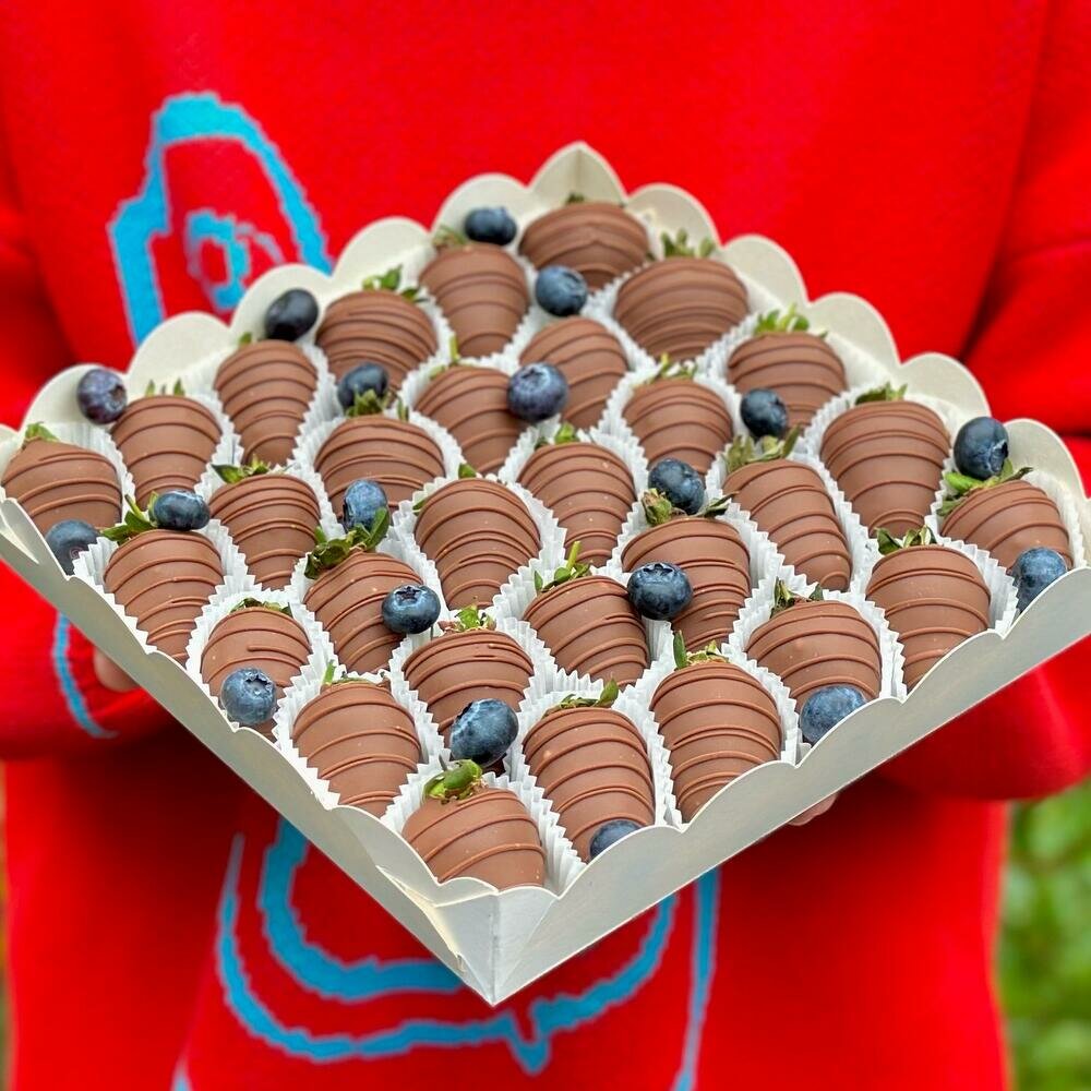 Клубника в шоколаде Композиция в коробке "Blueberry Classic" 25-36 шт