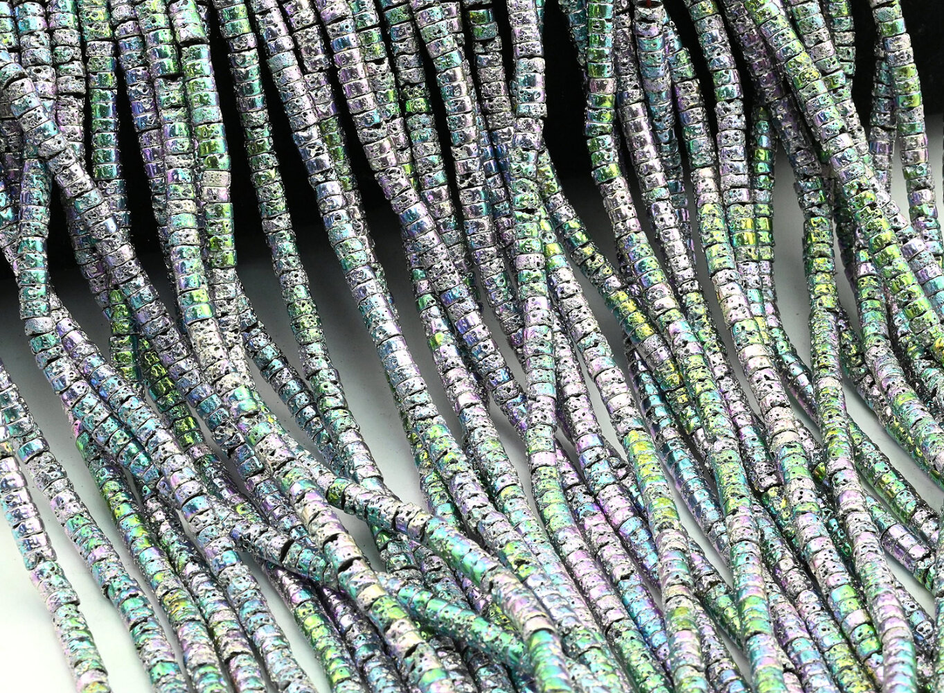 Бусины из лавы диск 7мм, цв. хамелеон серебристый, 41см, 170 бусин .