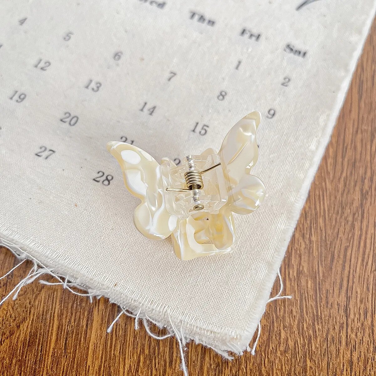 MOONBIFFY Бабочка заколка для волос Beige