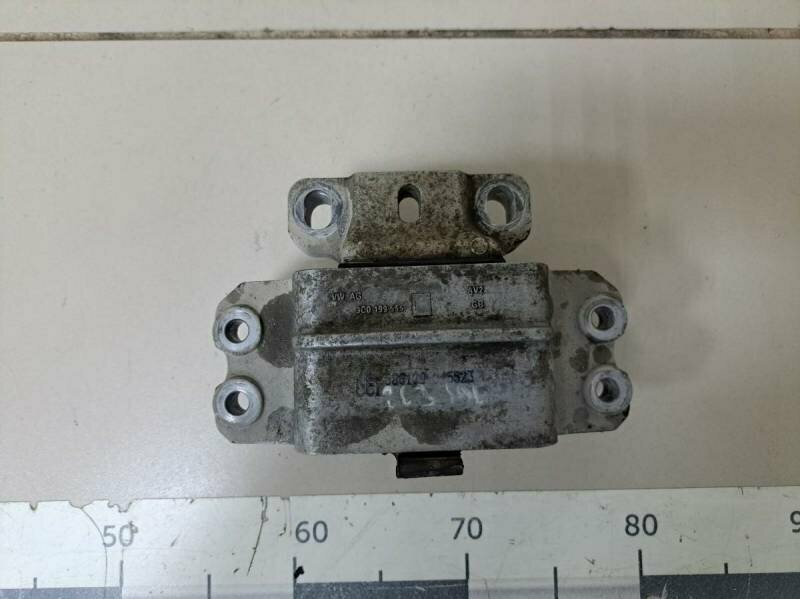 Опора КПП левая Volkswagen Passat B6 2005-2010