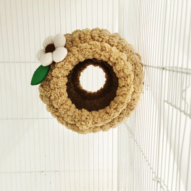 Маленький домик для попугаев или хомяков