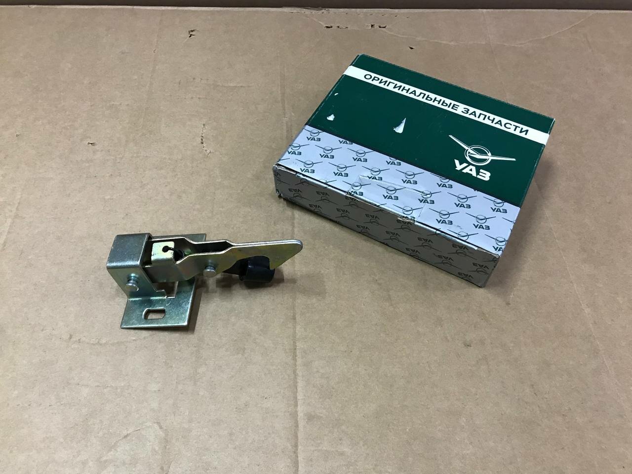Замок капота кузова УАЗ 469, Хантер 3151 UAZ Hunter 3153 детали