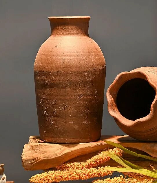 Ваза "Старинная глиняная ваза ручной работы из грубой керамики", 30 см , Керамика, 1 шт