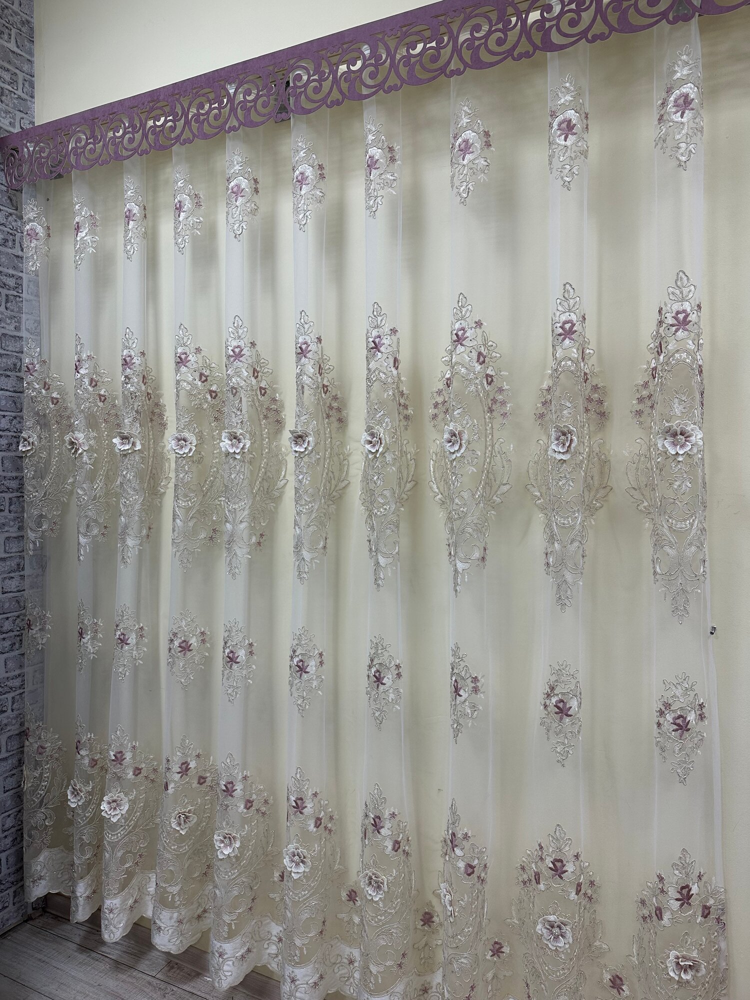 Сеточка золотая с розовыми цветами 3д, ширина 5м, высота 2,7м