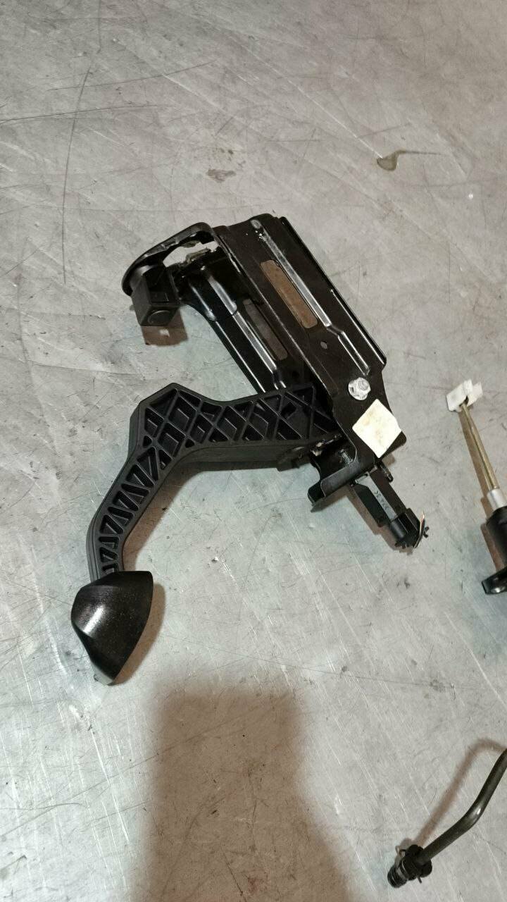 Педаль сцепления Skoda Octavia 1998 1J1721059AE