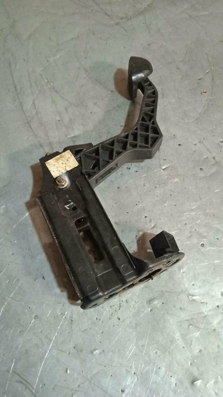 Педаль сцепления Skoda Octavia 2000