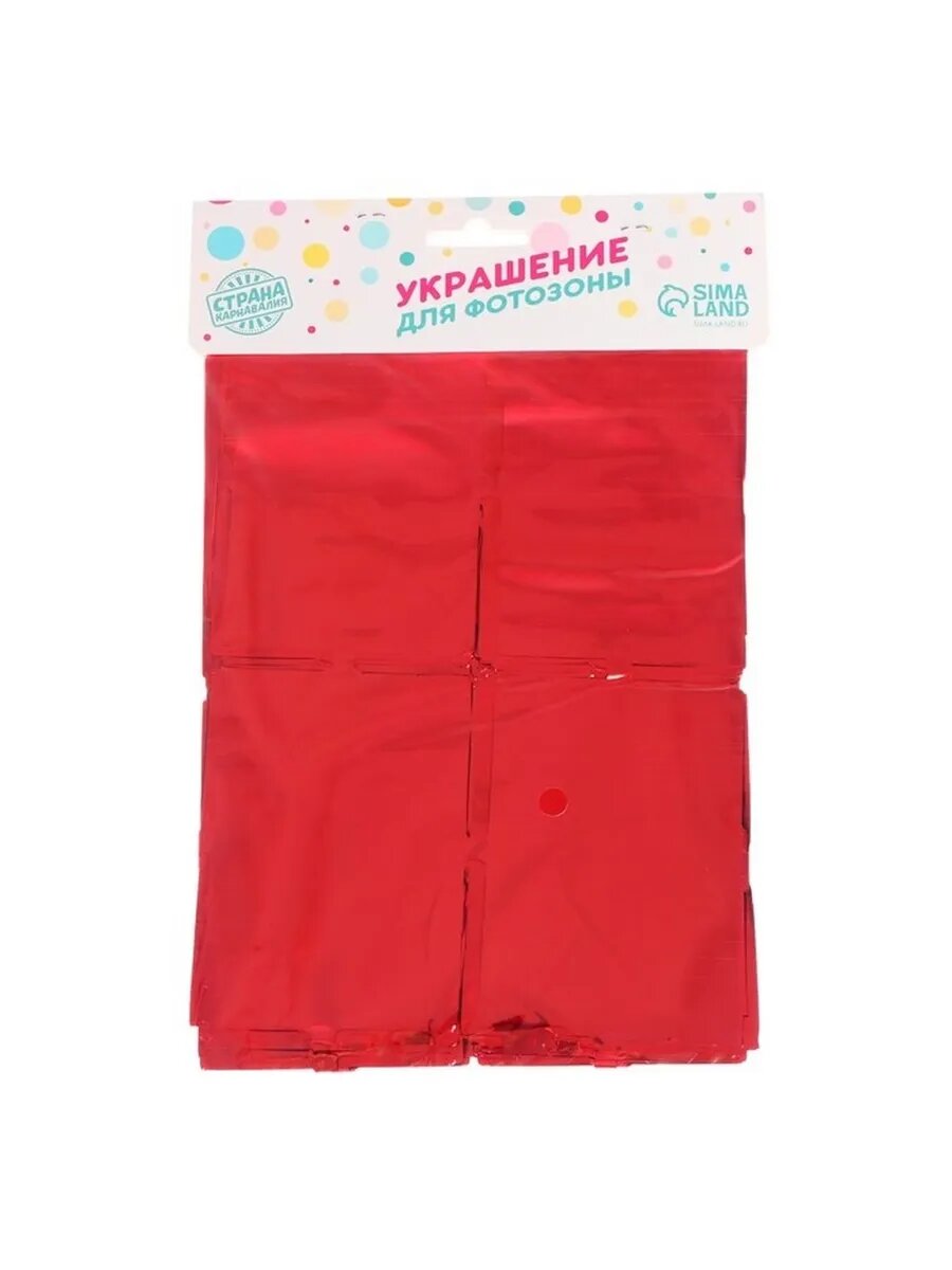 Яркий красный занавес для праздничной декорации