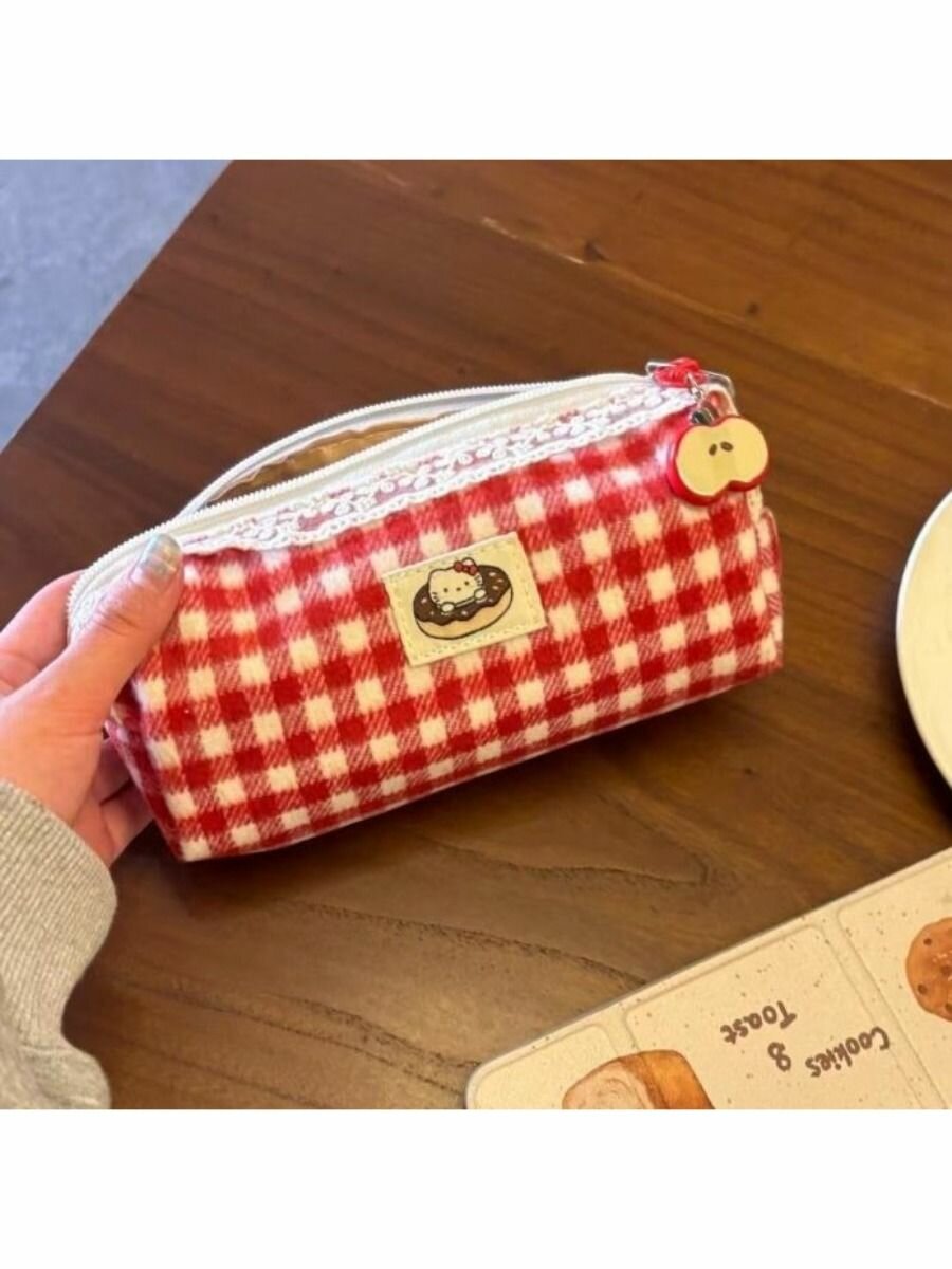 Красный клетчатый пенал с 2 бесплатными брелоками