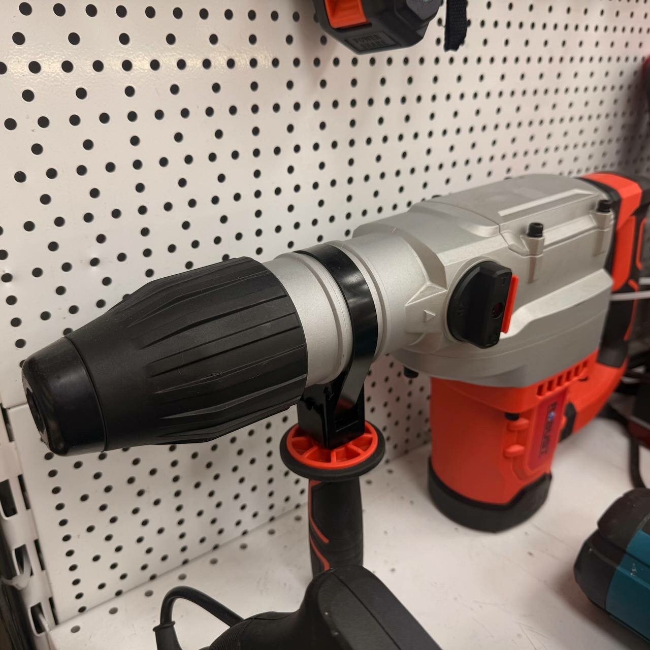 Перфоратор ROBUST SDS-Max RB30240 (1500 Вт, сила удара 12 Дж, кейс) Б\У уценка