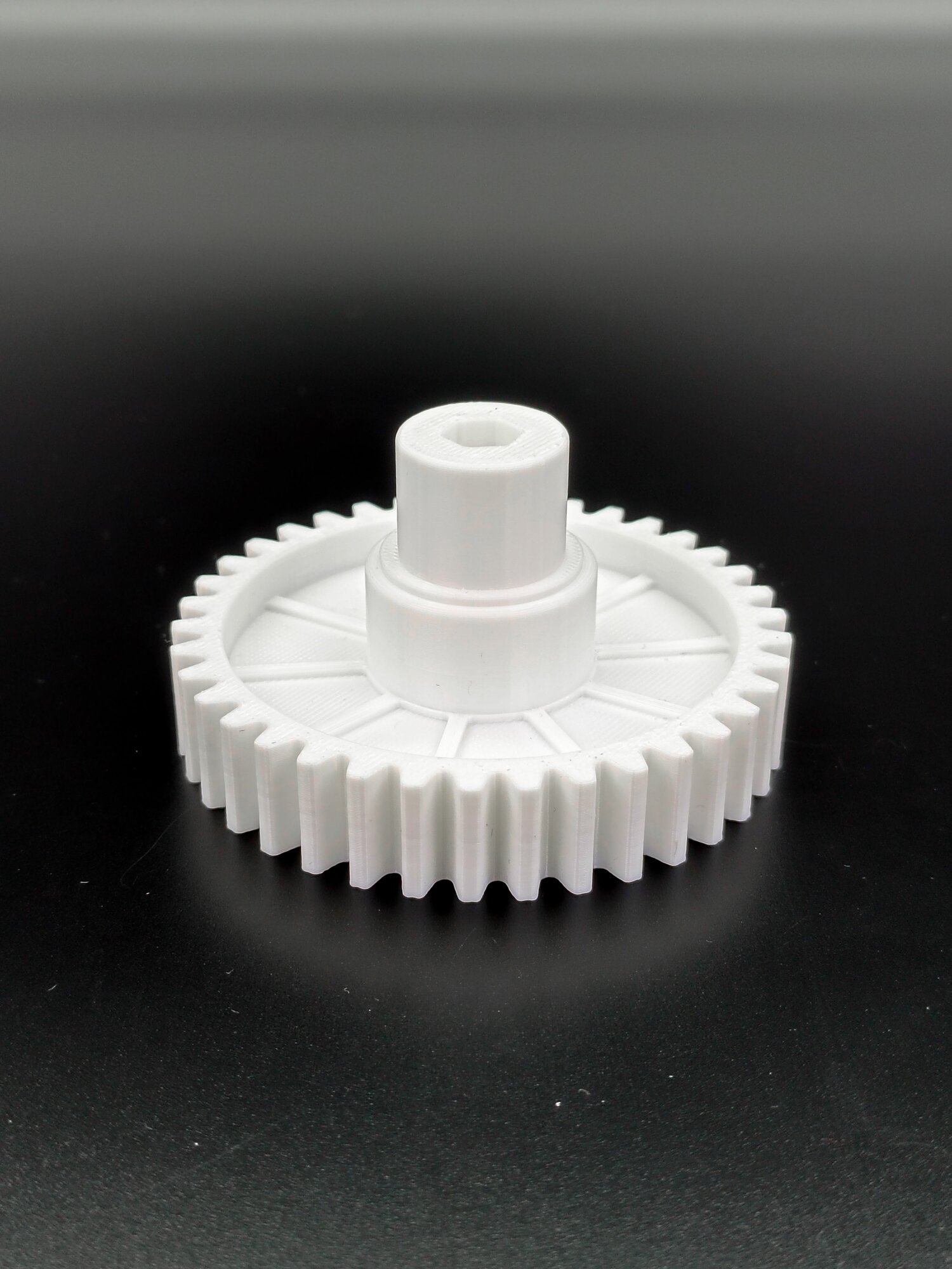 Шестерня мясорубки BRAYER 1600, обеспечивает долговечность и стойкость к износу