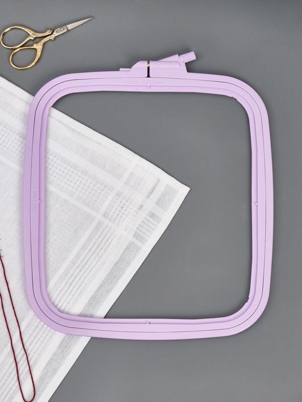 170-11 Пяльцы-рамка квадрат пластиковые Nurge 110*95 мм. сиреневые