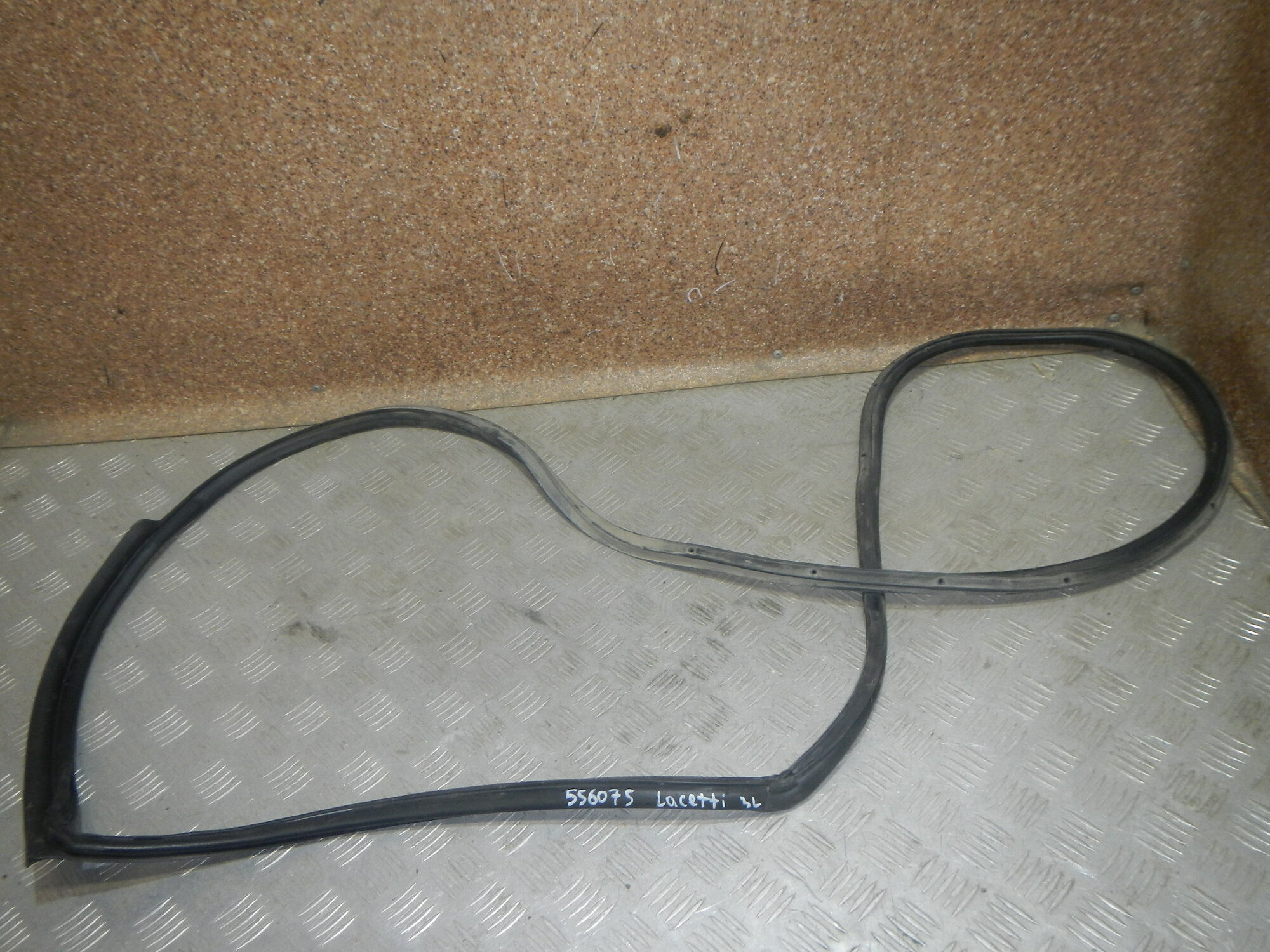 Б/У Уплотнитель двери задней левой, Chevrolet (Шевроле)-LACETTI (04-13) CHEVROLET LACETTI (04-13) седан Потертости. 55607...