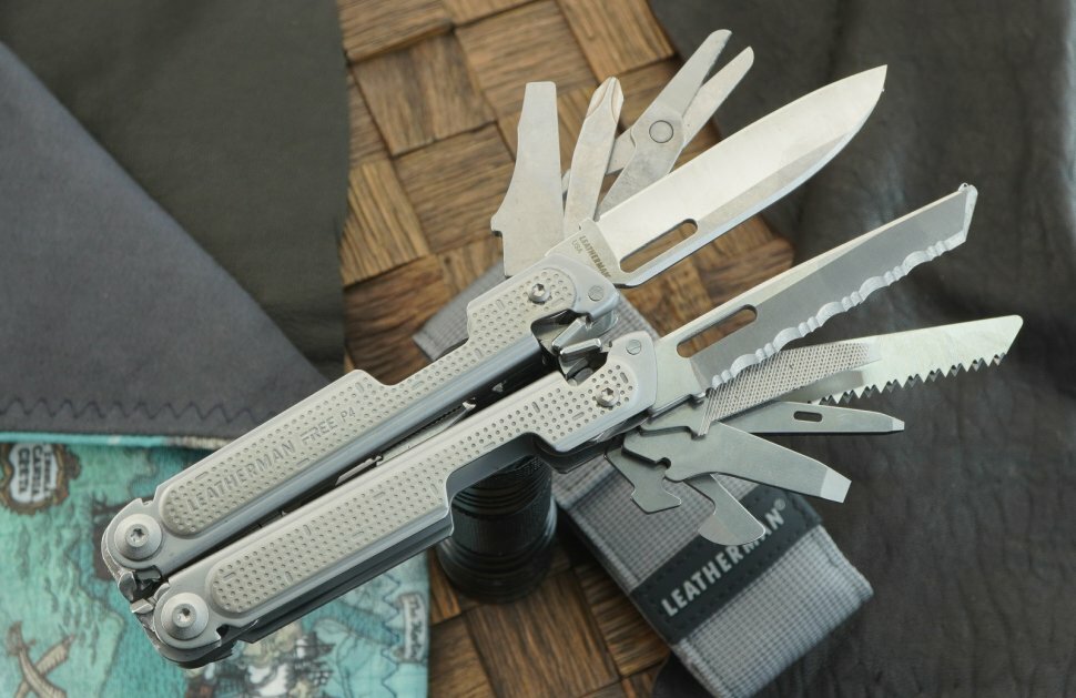 Мультитул Leatherman FREE P4