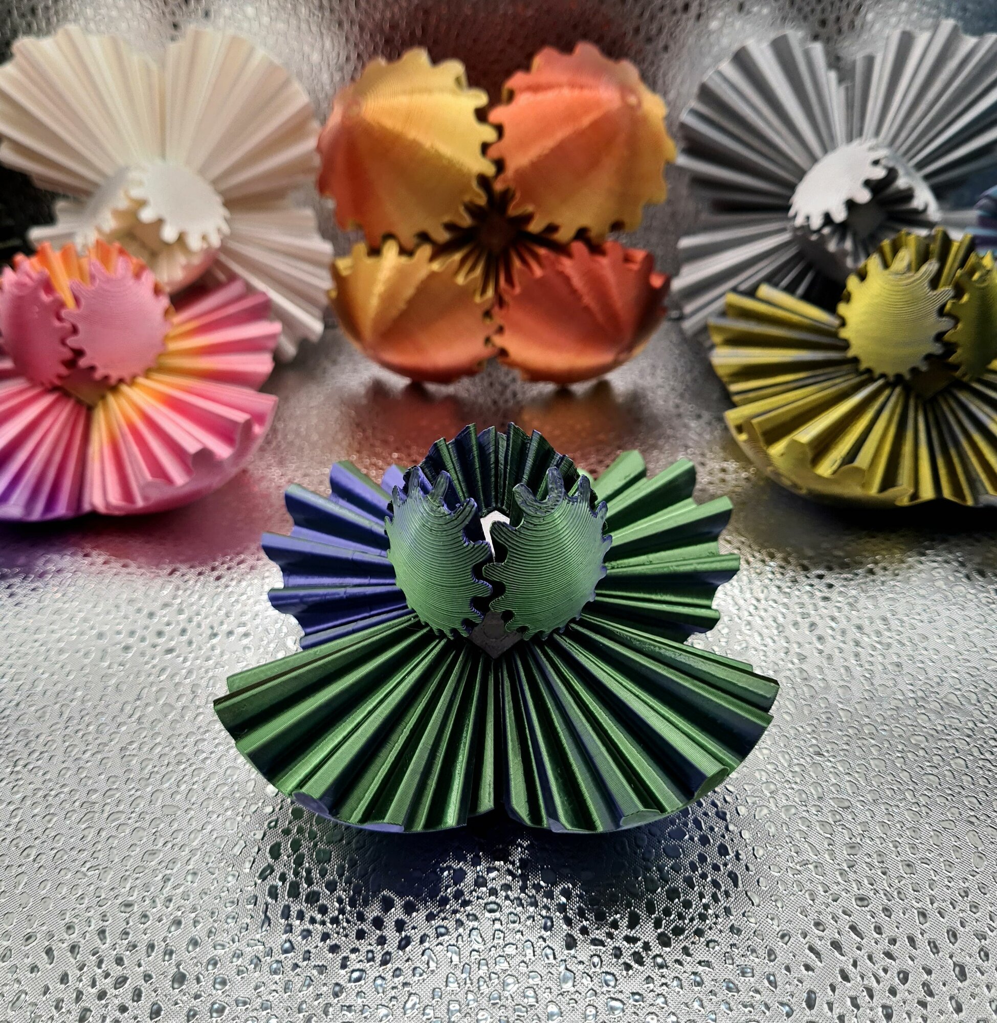 "Шар шестеренка". Игрушка антистресс. Диаметр 75мм. Цвет "Сине-зеленая гармония".