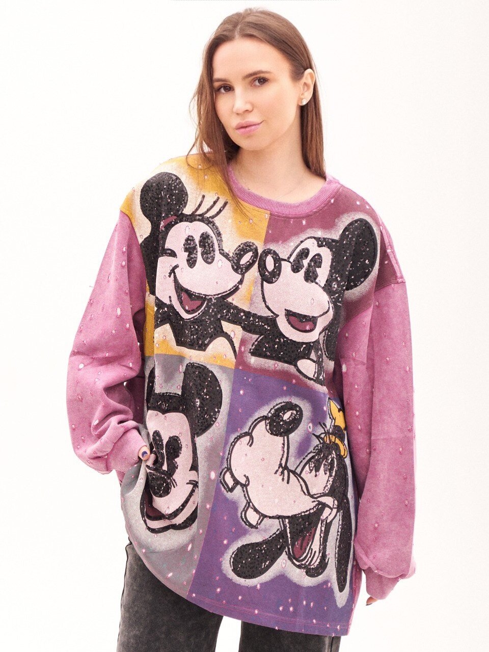 Свитшот  Свитшот из хлопка розово-разноцветный с принтом микки минни гуфи Дисней вышитый пайетками oversize 42-54