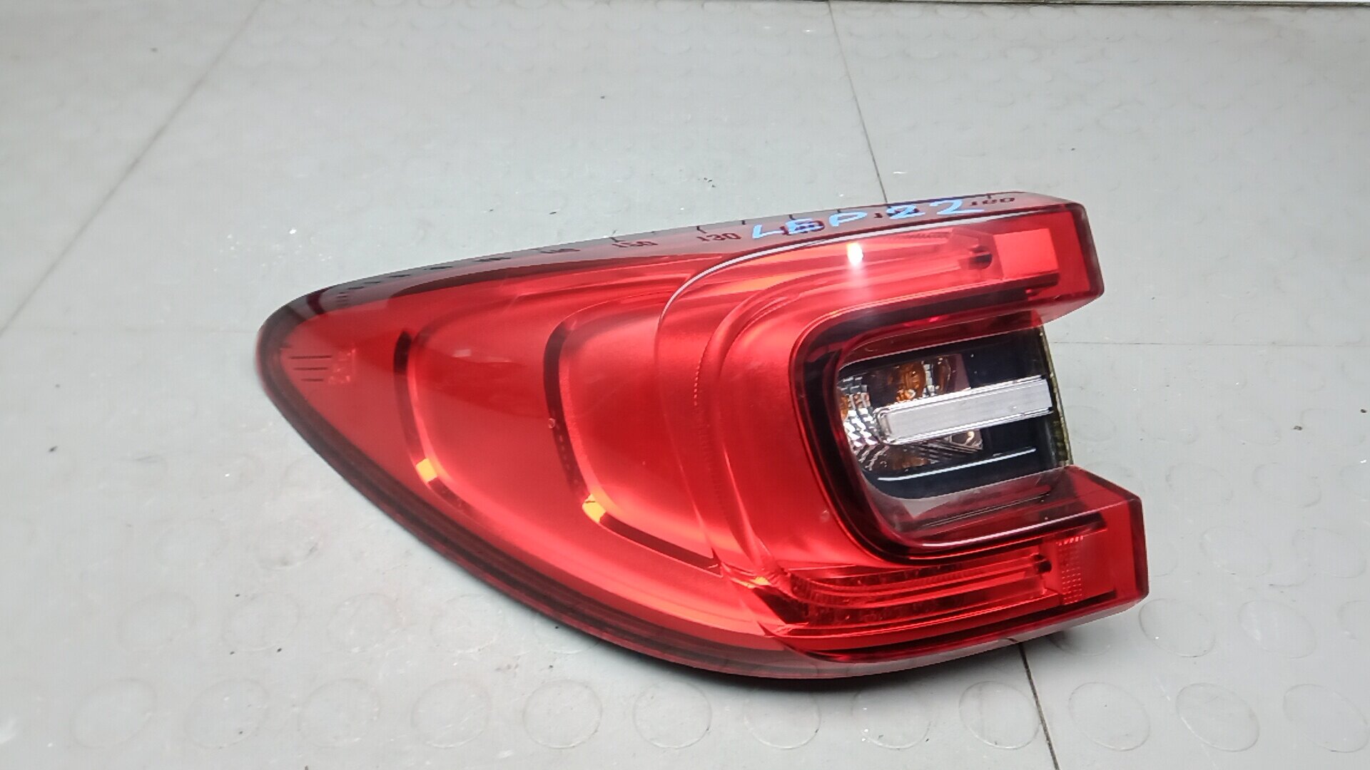 Фонарь задний левый RENAULT KADJAR 1