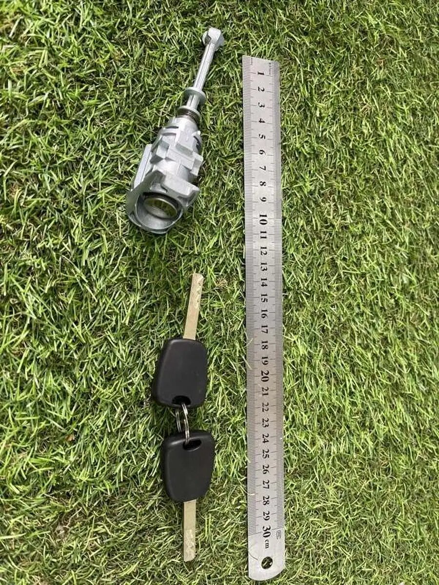 Личинка двери левая передняя Citroen C4 2004-2011 9170. Y0