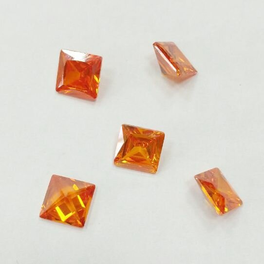 Ювелирный кристалл из фианита, 5х5мм, форма квадрат, оранжевый, 1 шт.