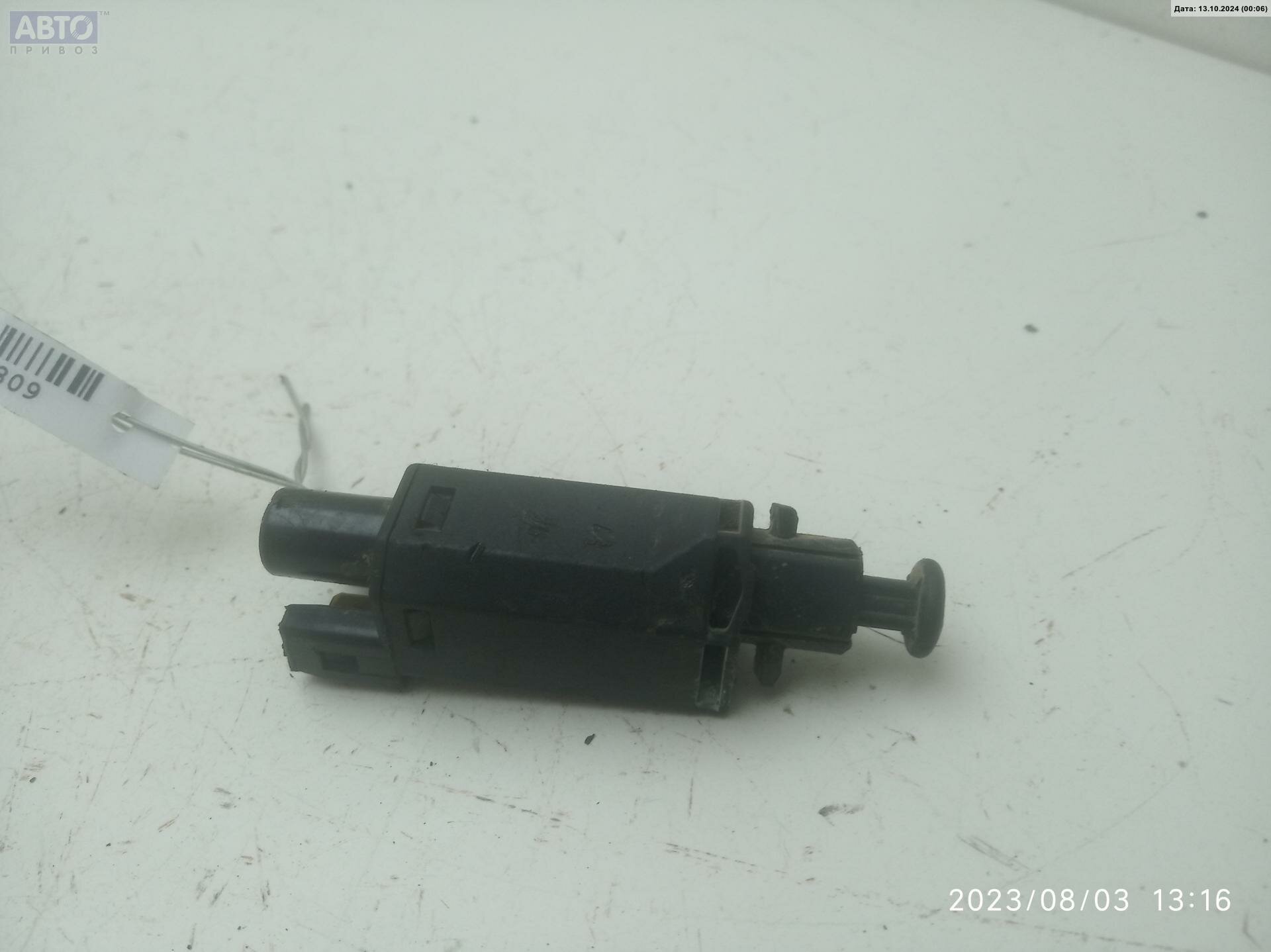 Датчик (включатель) стоп-сигнала Volkswagen Transporter T4