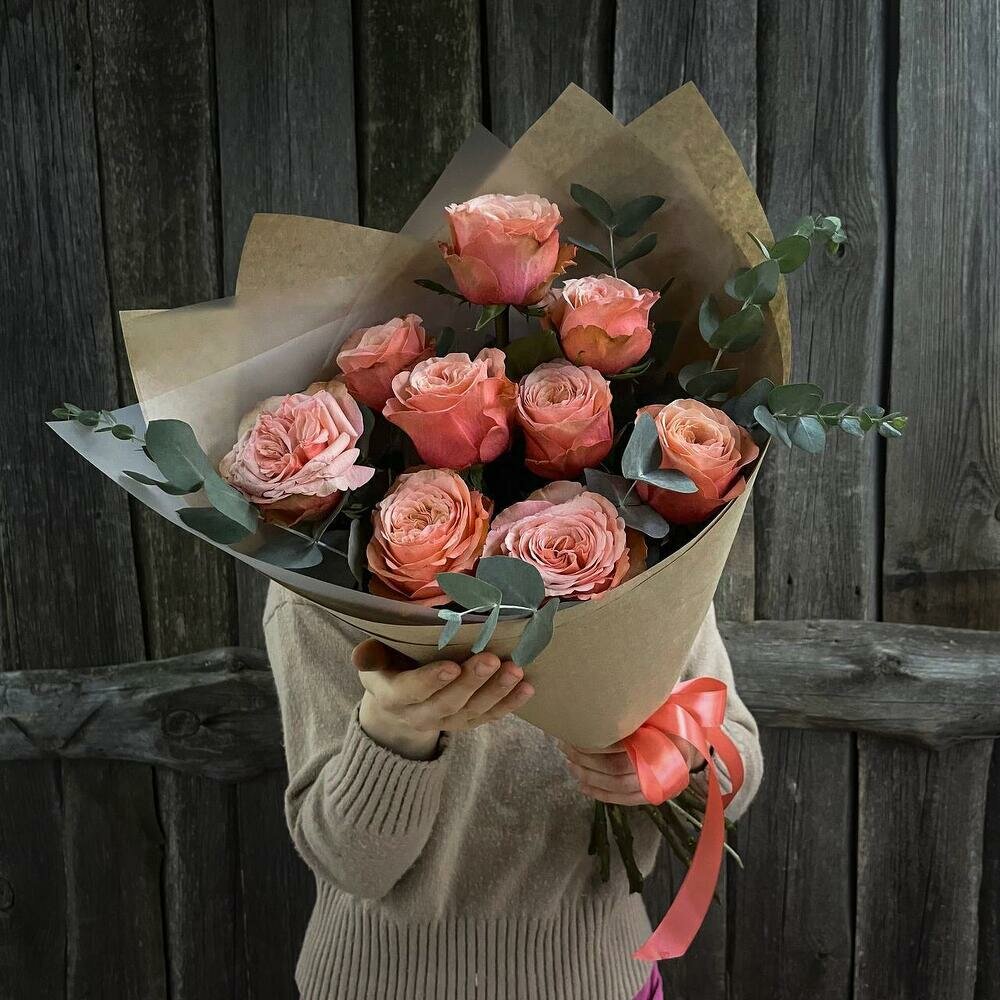 Монобукет из розы «Кахала» с веточками эвкалипта от Flori Mondi FM158