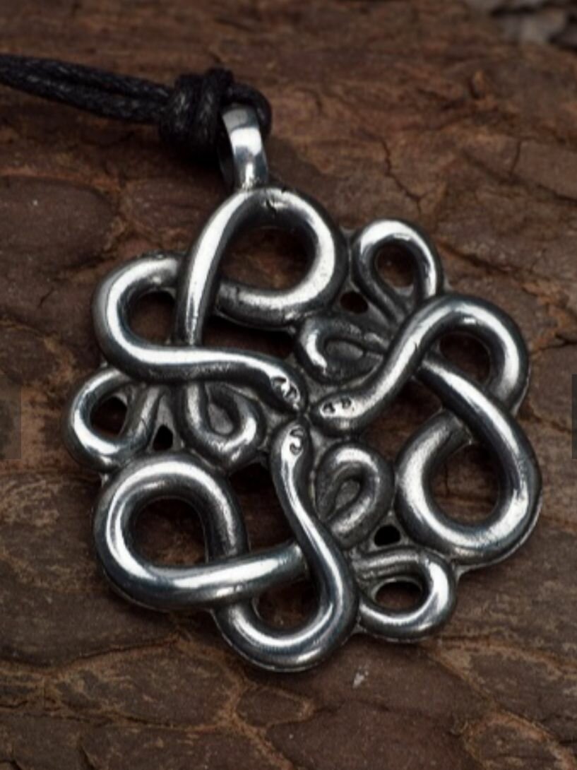 Амулет TOTEM №30 "Змеиный щит" Награждает Талантами, даёт Здоровье и непобедимость, обеспечивает Защиту, 35х35мм, металлический