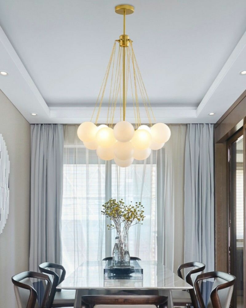 Современная стильная люстра со стеклянным шаром