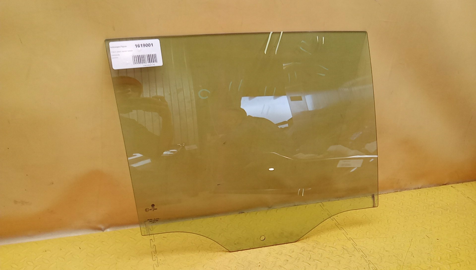 Стекло двери задней правой Tiguan Volkswagen 5NR845026D