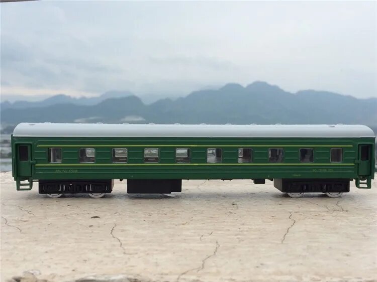 Модель поезда Hangjue 1:87 из металла Изумрудный, 2