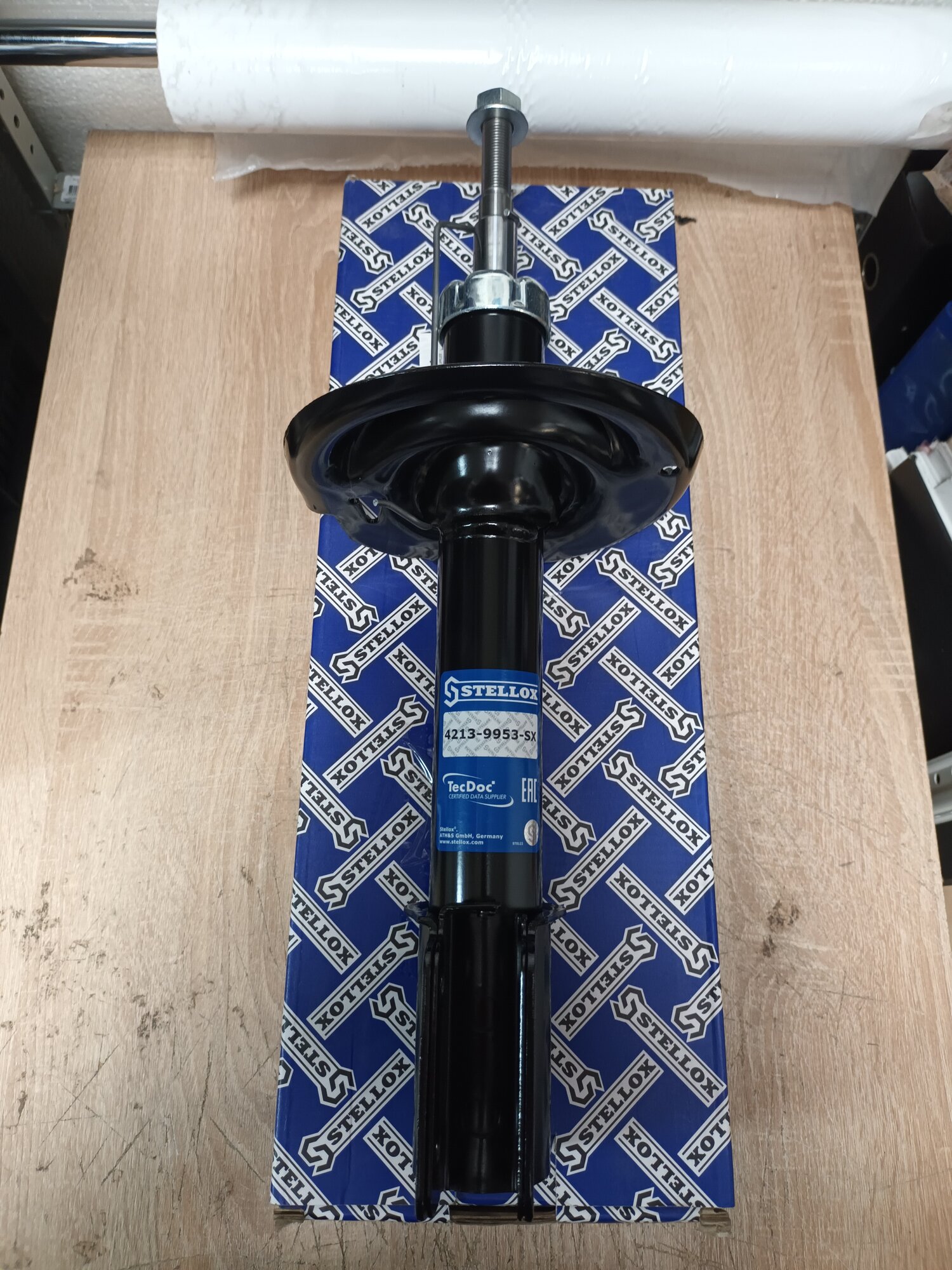 Амортизатор передний Рено Логан ll с 2013 г.