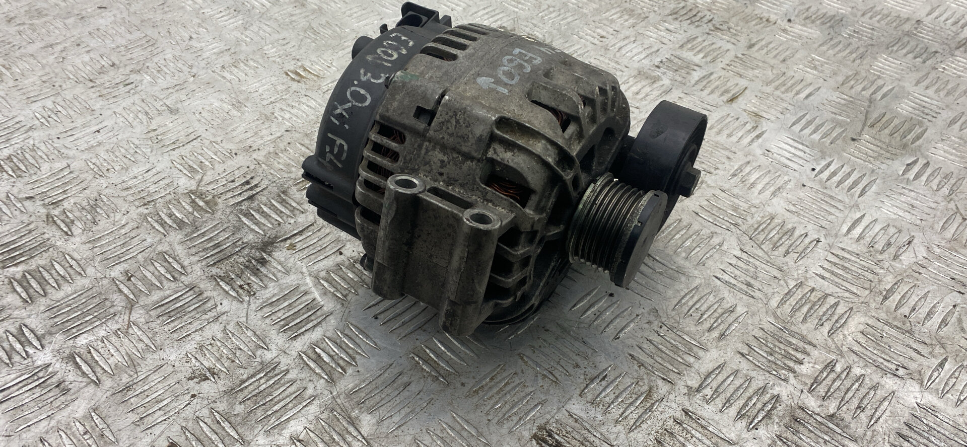 Генератор для BMW 3 E90/E91/E92/E93 3.0 OEM 7521178