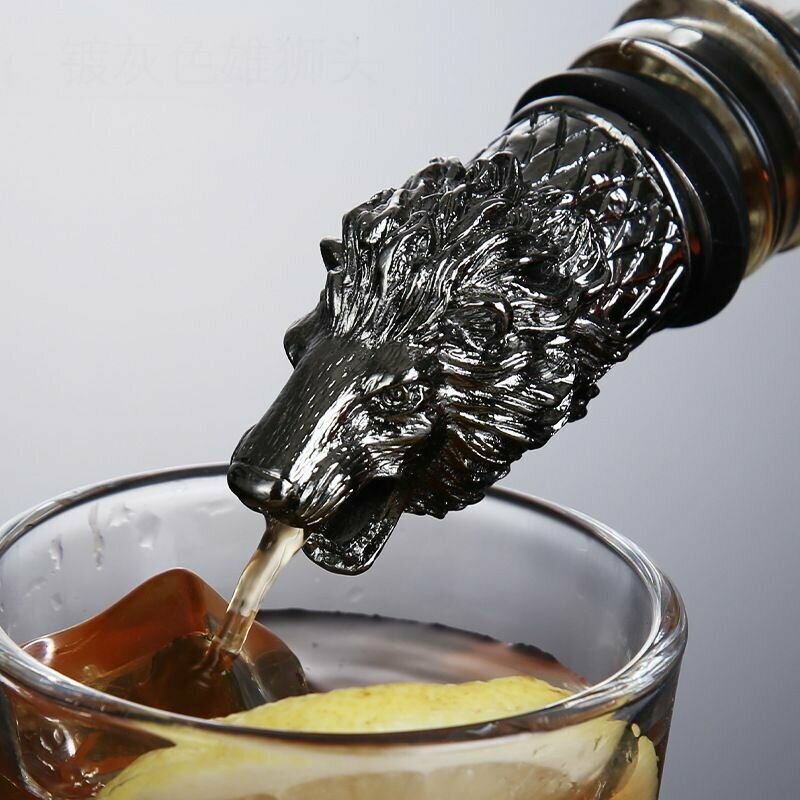 Насадка для вина с носиком в виде головы льва, цвет чёрный/ Носик для наполнителя вина в виде головы льва