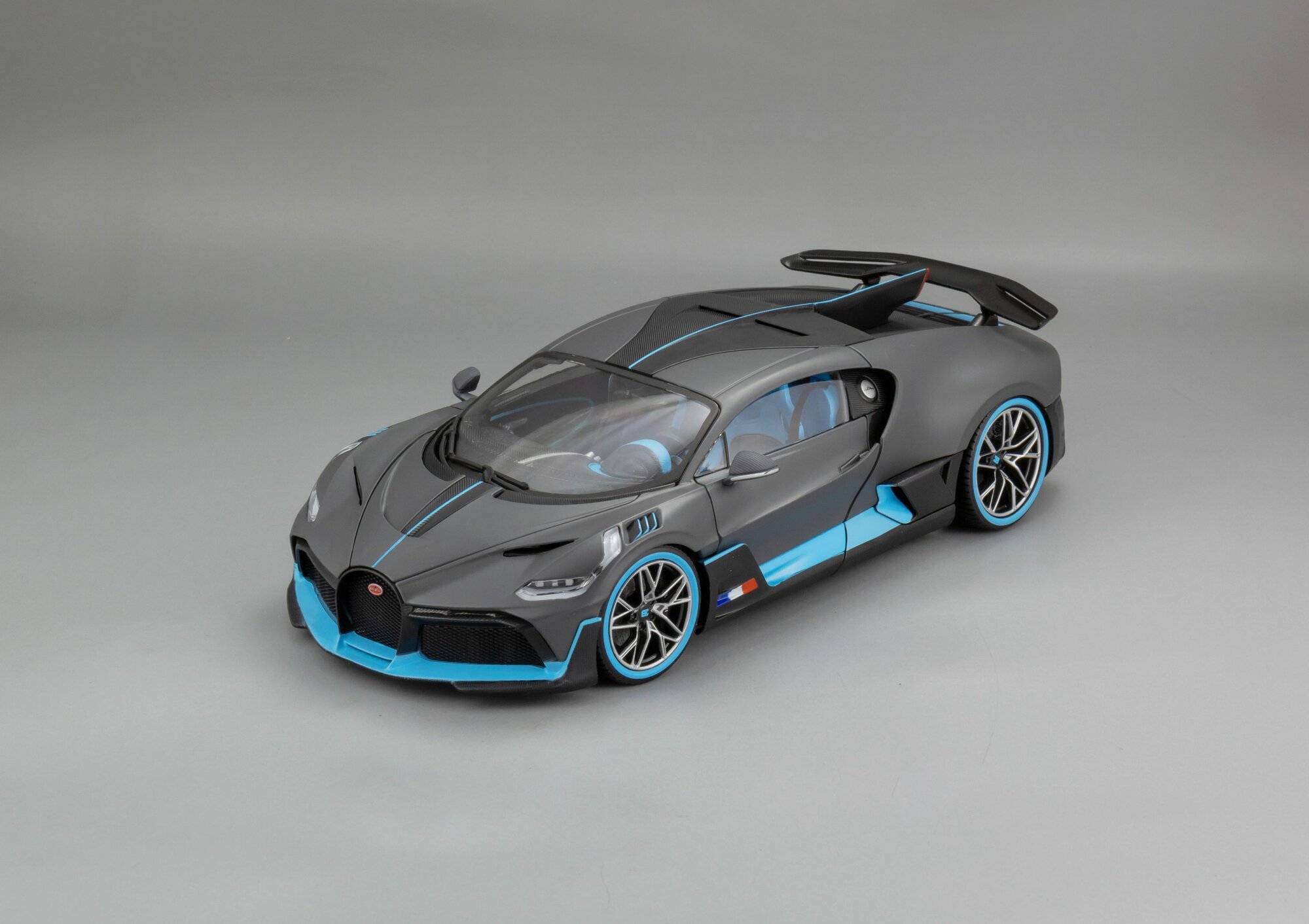 1:18 Bugatti Divo - 2018, Коллекционная масштабная модель от BBurago