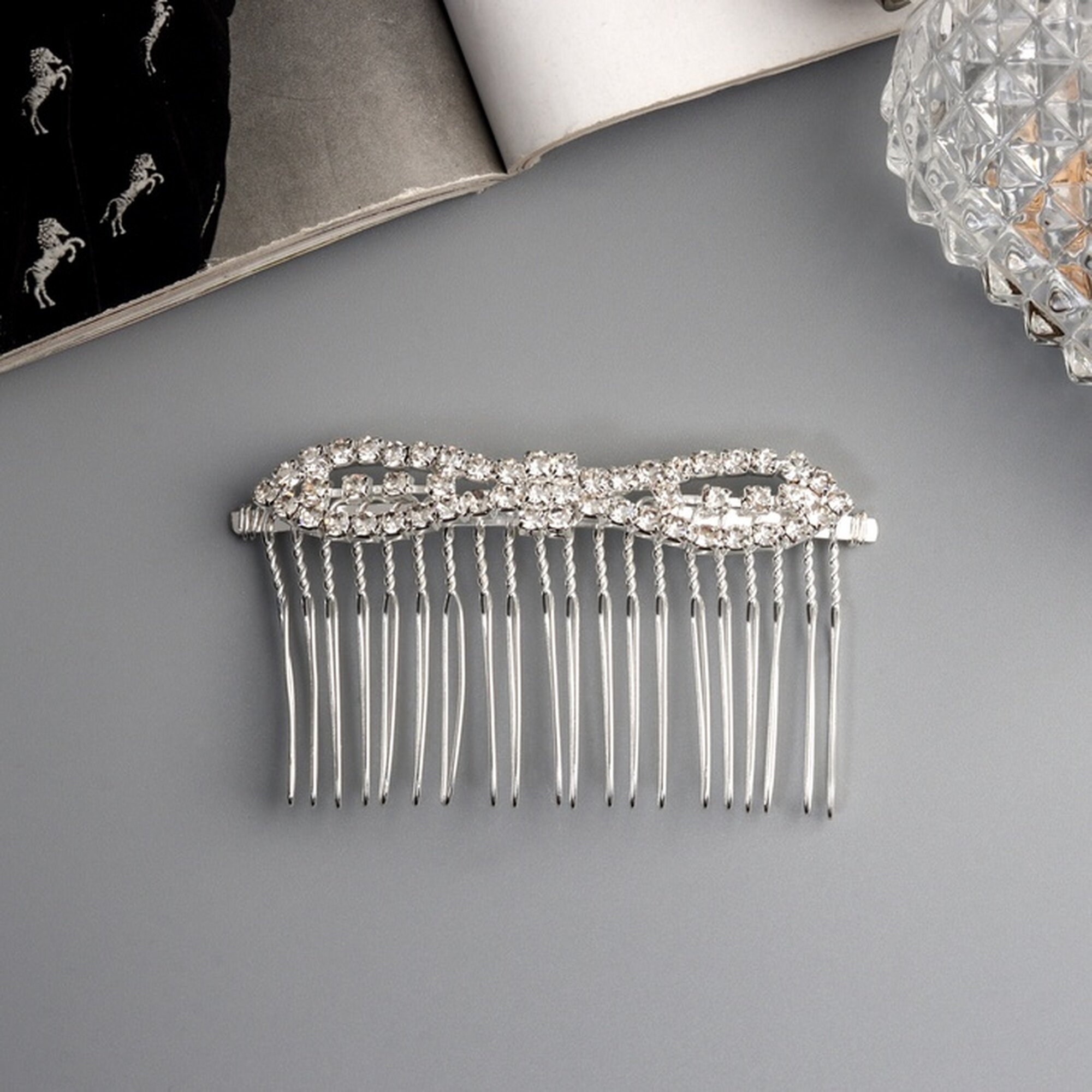 Гребень для волос Queen Fair «Медея», с бантом, серебристый, металл, стекло, 8x4 см