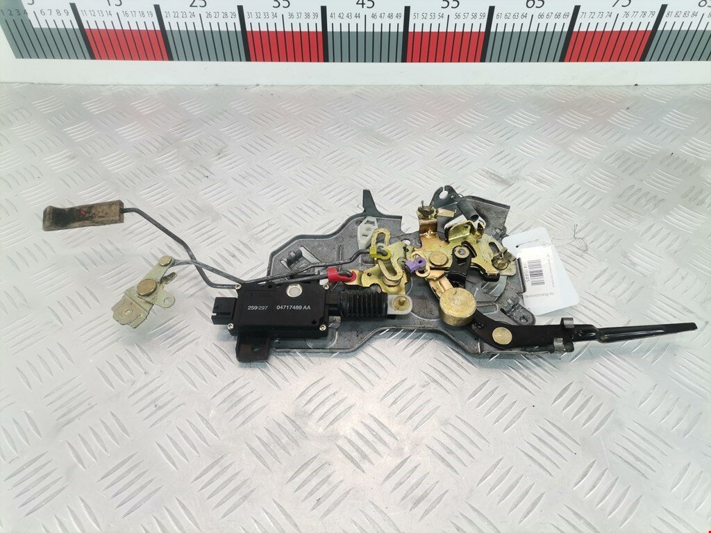 Сервопривод (электропривод моторчик привода) замка двери Chrysler Grand Voyager 3 4717489AA арт. 1418445