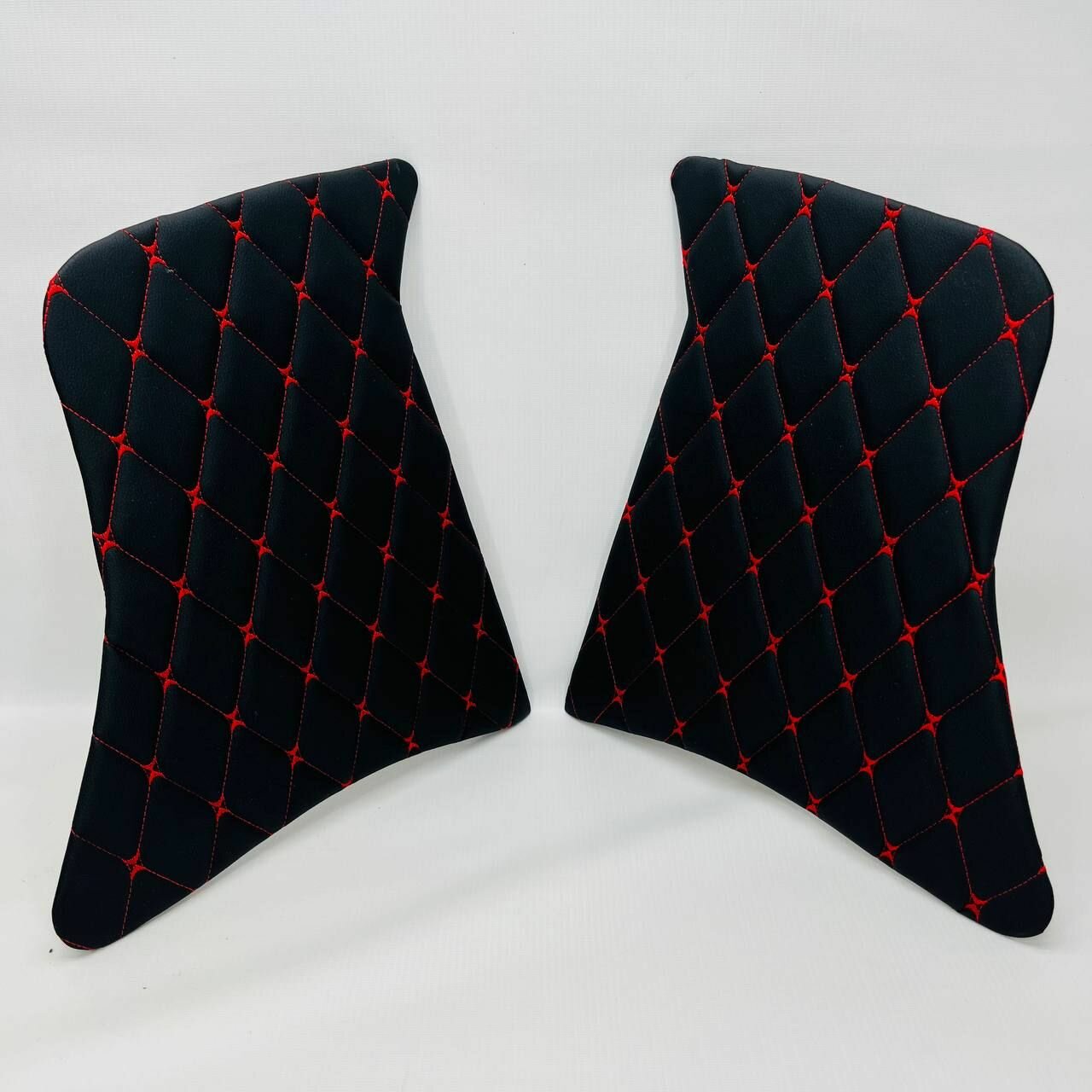 Обивки боковин передка / вставки в ноги Zhiguli / ВАЗ 2101-2107 (красная строчка)