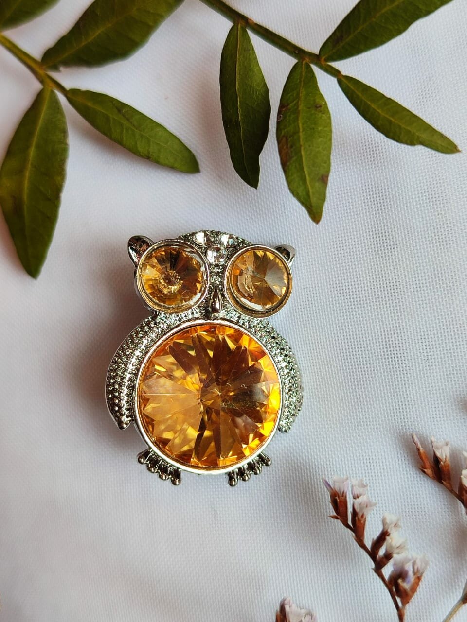 Брошь, стразы