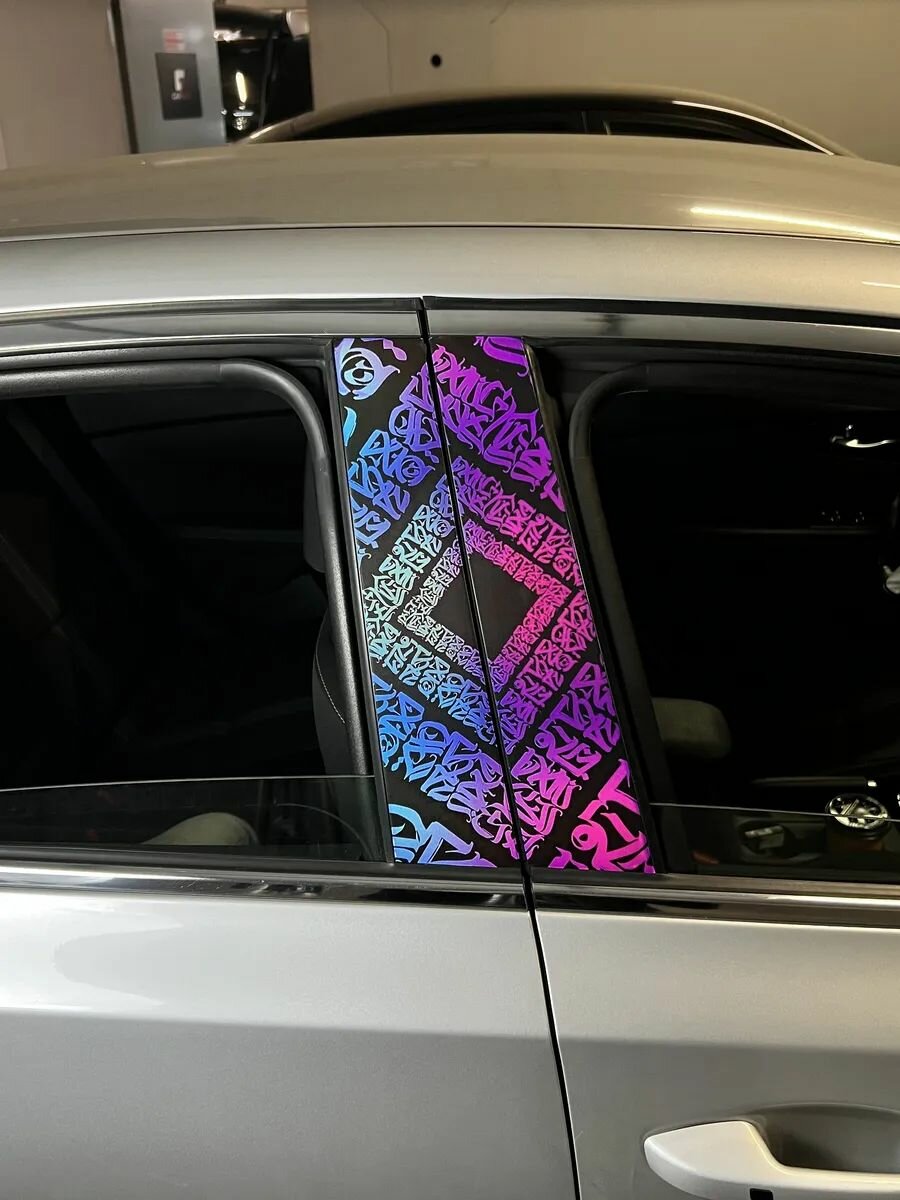 Наклейки на автомобиль / наклейка на стойки