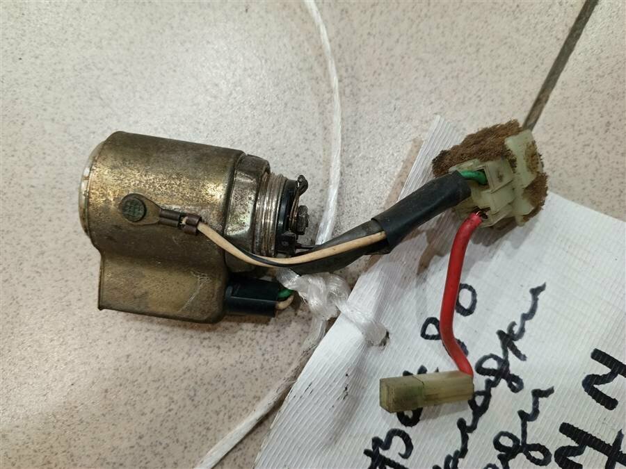 Гнездо прикуривателя от Toyota Land Cruiser 80 1990-1997