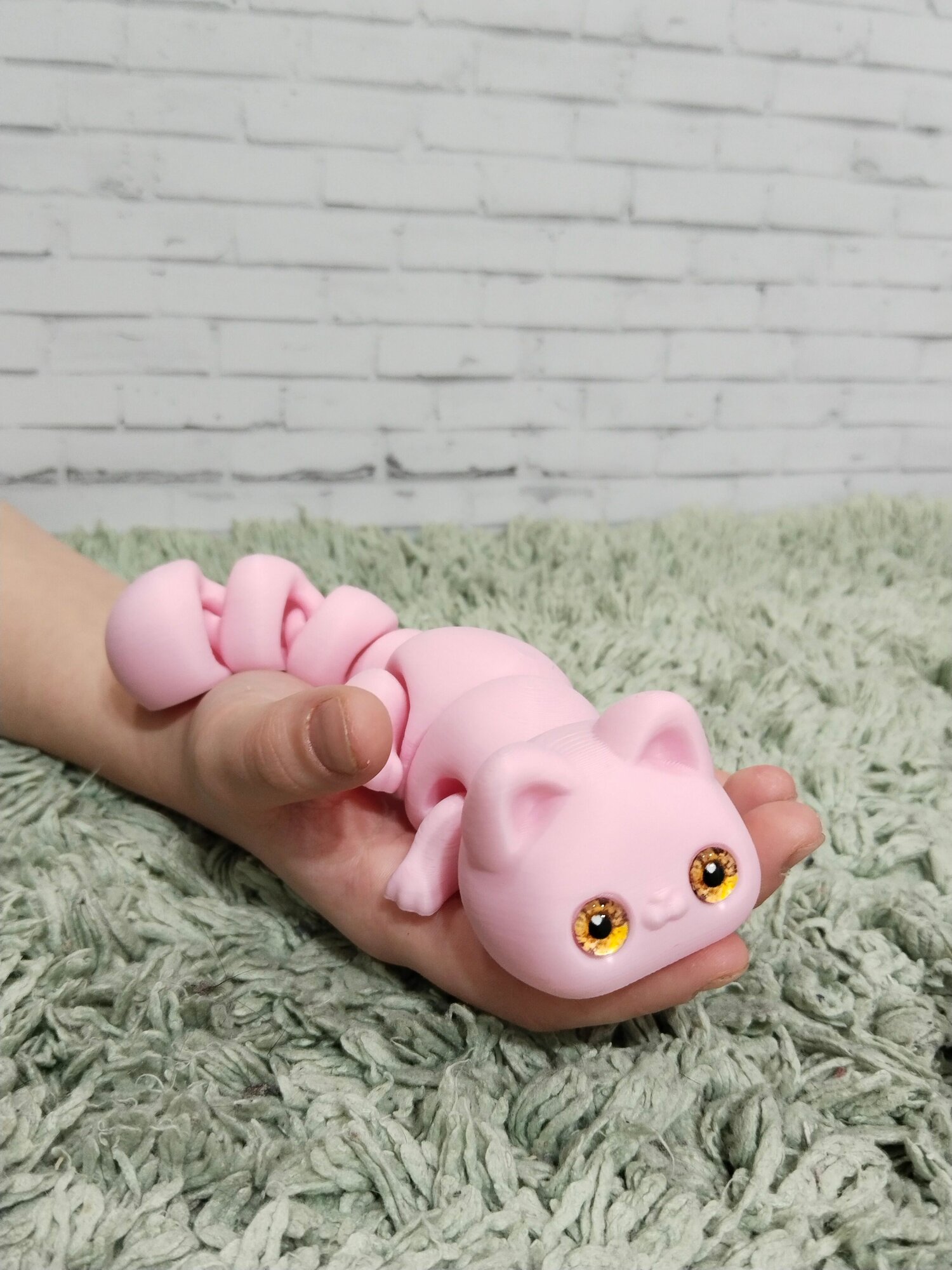 Котенок подвижная фиджет игрушка-антистресс. 17 см. 1 шт. Светло - розовый, шарнирный. С реалистичными живыми глазками. 3D печать. Сделано в России.