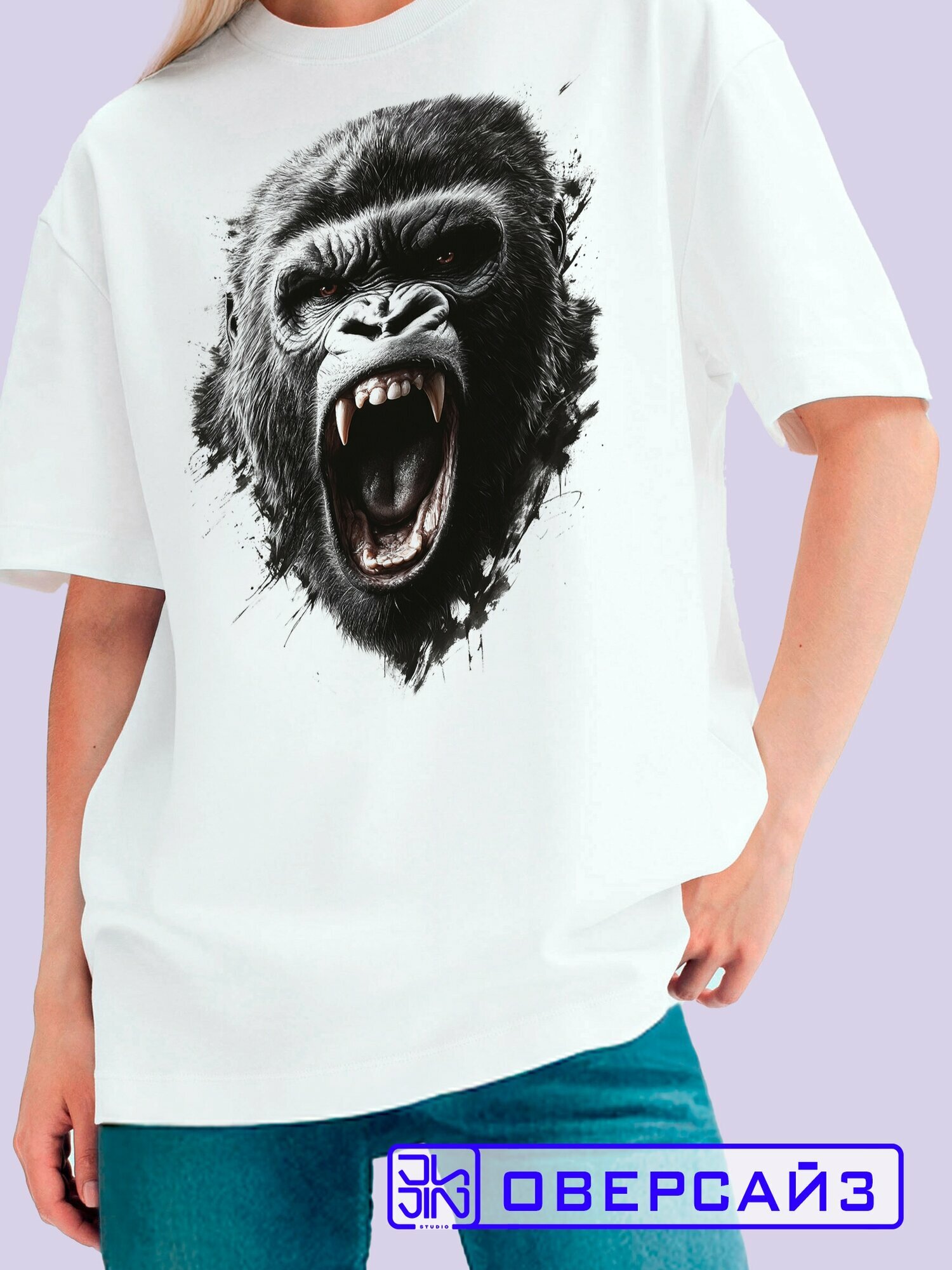 Футболка оверсайз женская с принтом Агрессивная, вызывающая горилла в черно-белом граффити стиле для экстрима, белый хлопковый трикотаж с прикольным рисунком на груди
