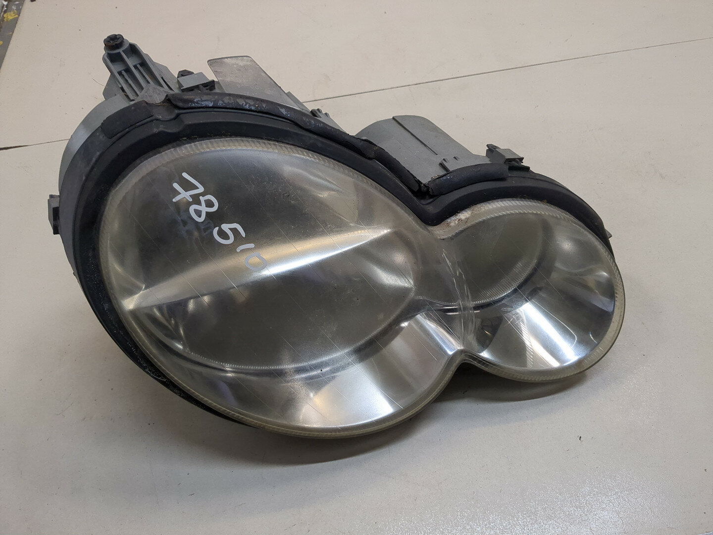 Фара (передняя) правая Mercedes C W203 Б/У