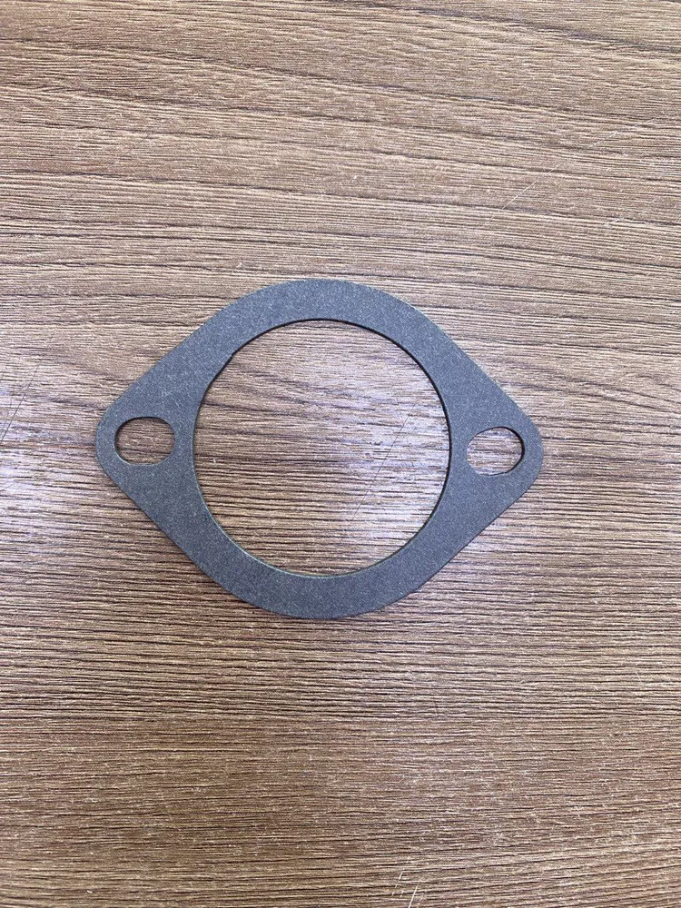 Прокладка крышки корпуса термостата (дв. 4G64, 4G63, 4G69) Chery Tiggo (2.4) Eastar Great Wall Hover (H1 H3 H5) Cowry (дв. 4джи64, 4джи63, 4джи69) Чери Тиго (2.4) Истар Грейт Вол Ховер (АШ1 АШ3 АШ5) Ховер (Х1 Х3 Х5) Коври