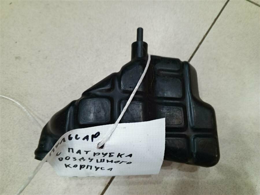 Резонатор воздушного фильтра от Nissan Pulsar 1995-2000