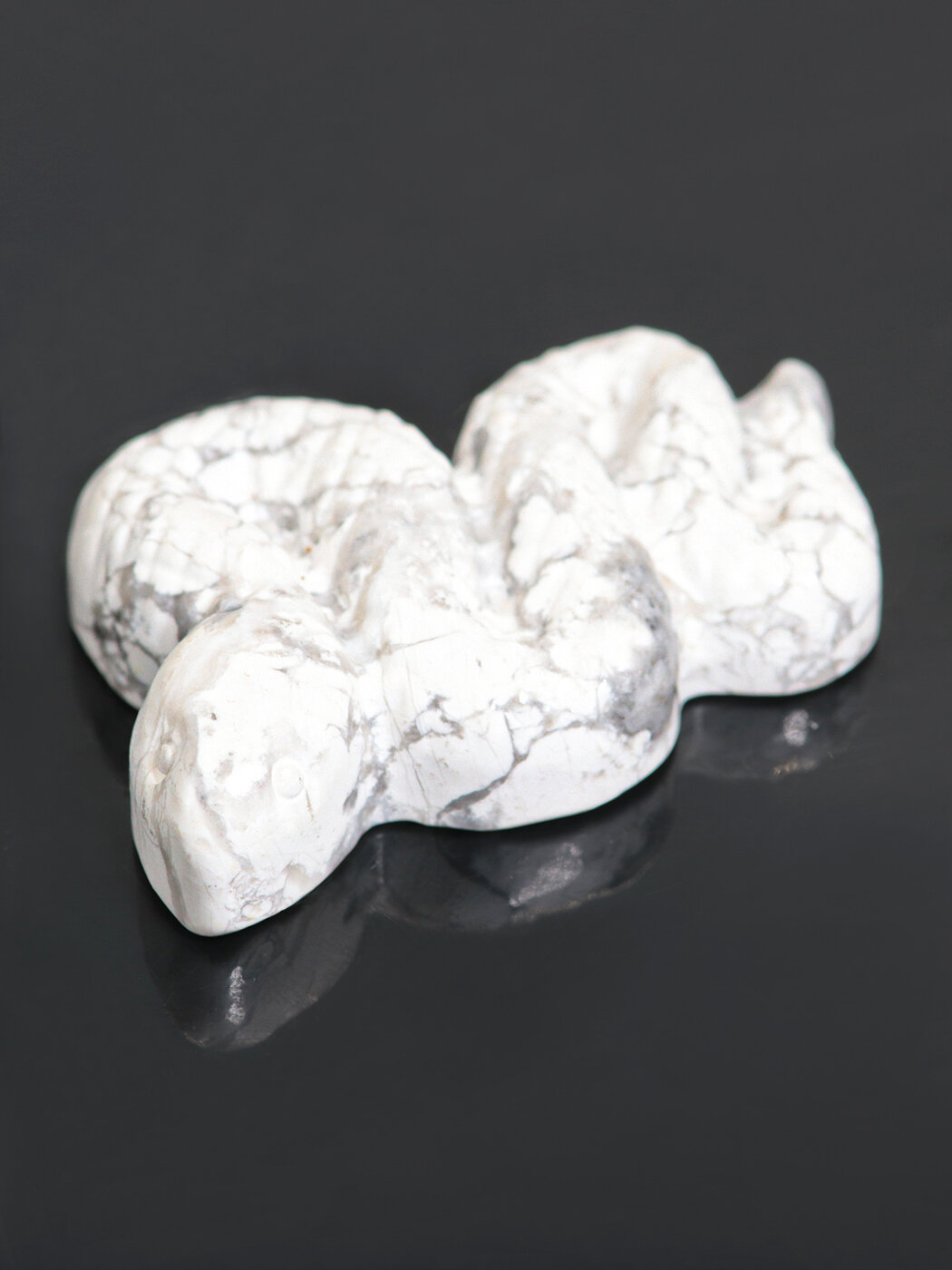 Фигурка "Змея" из натурального камня, Говлит, 4,3 х 3,4 х 1 см