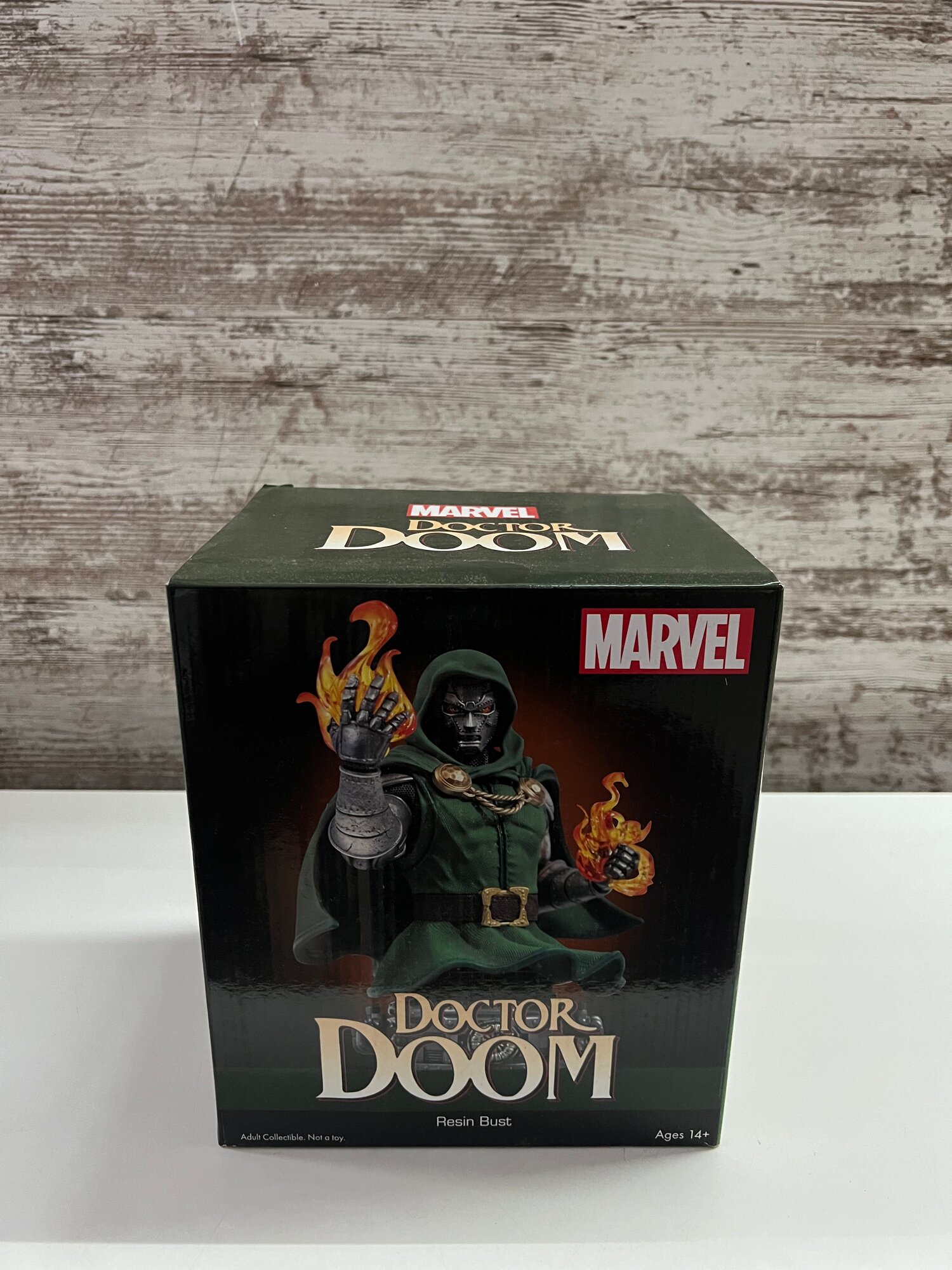 Бюст Доктор Дум Doctor Doom Marvel Resin Bust тираж 3000 штук искусственный камень от Diamond Select Toys