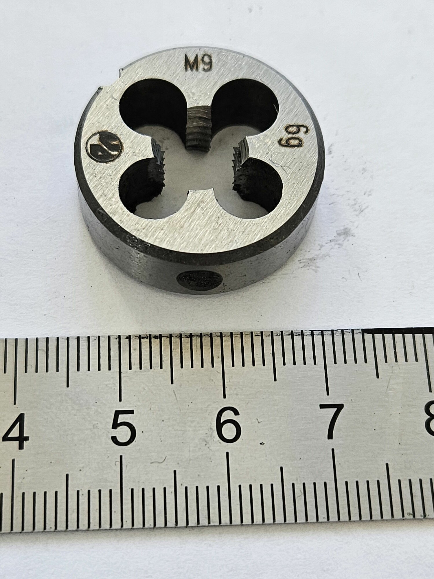 Плашка метрическая М9х1,25