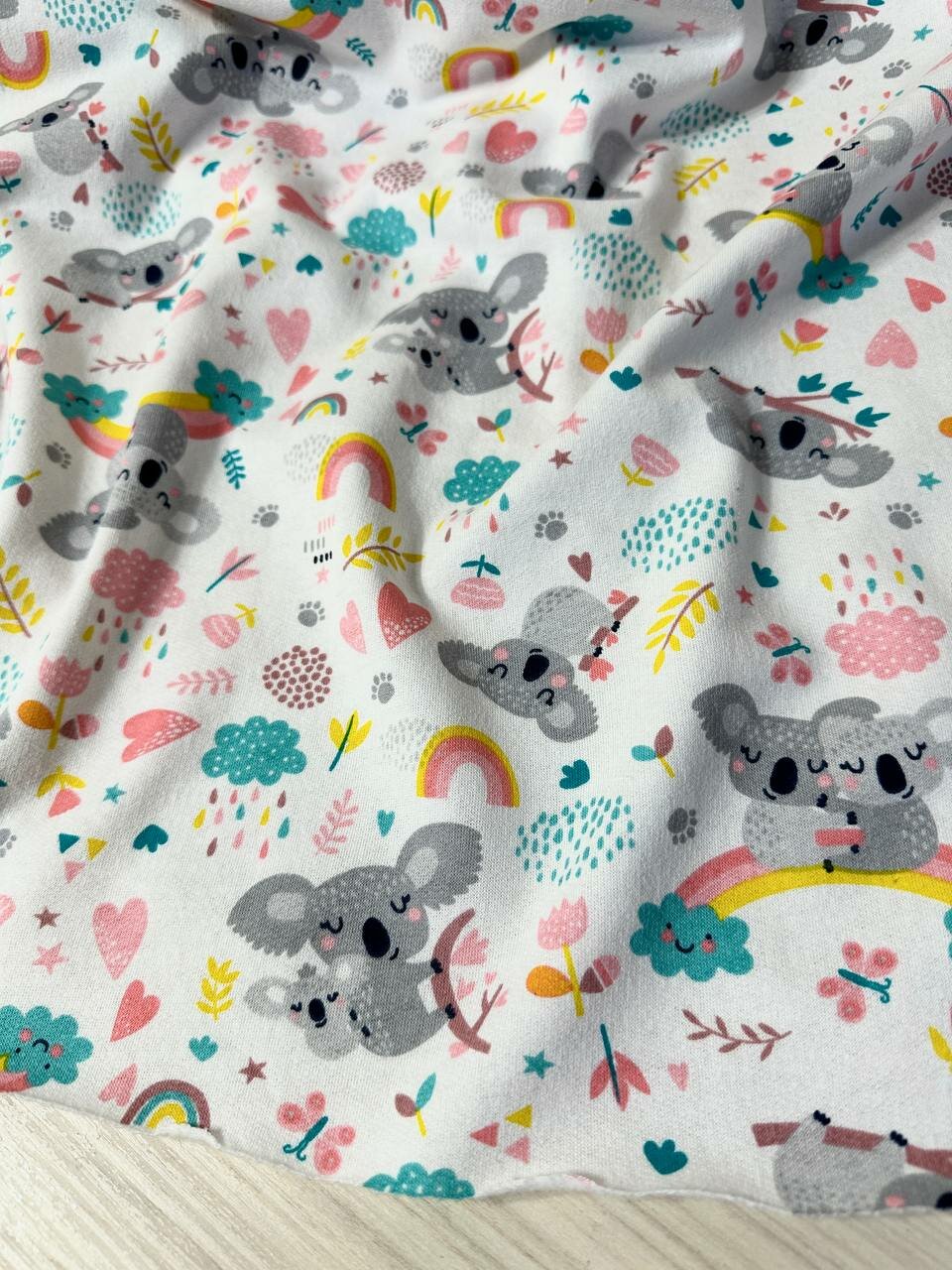 1,5м. Футер 2х нитка начес ткань для шитья, хлопок с лайкрой. Ширина 180 см, плотность 200 г/м2. Рисунок животные.