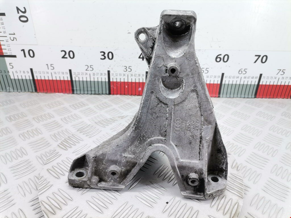 Кронштейн (крепление лапа) двигателя Audi A4 B6 8E0199306D арт. 1883079